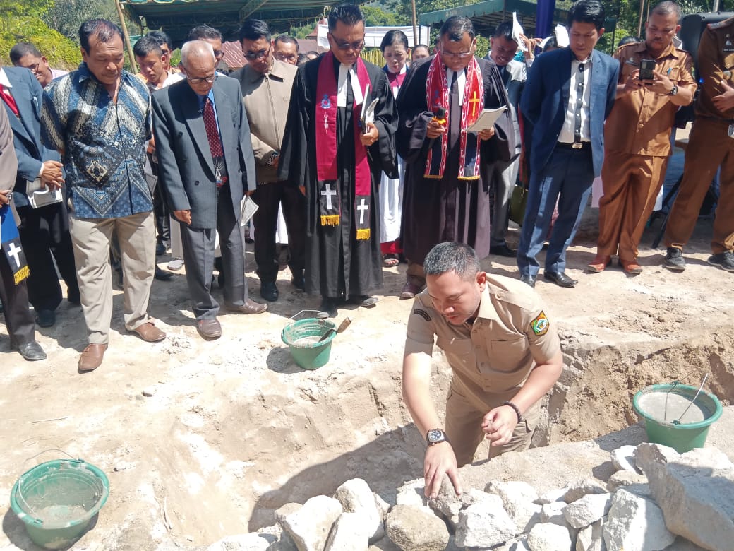 Bupati Pakpak Bharat Letakkan Batu Pertama Pembangunan Gereja GKPPD ...
