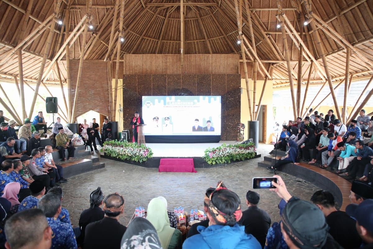 Bupati Garut Launching BUMDes Hebat dan Desa Wisata Hebat 2025 » Media ...